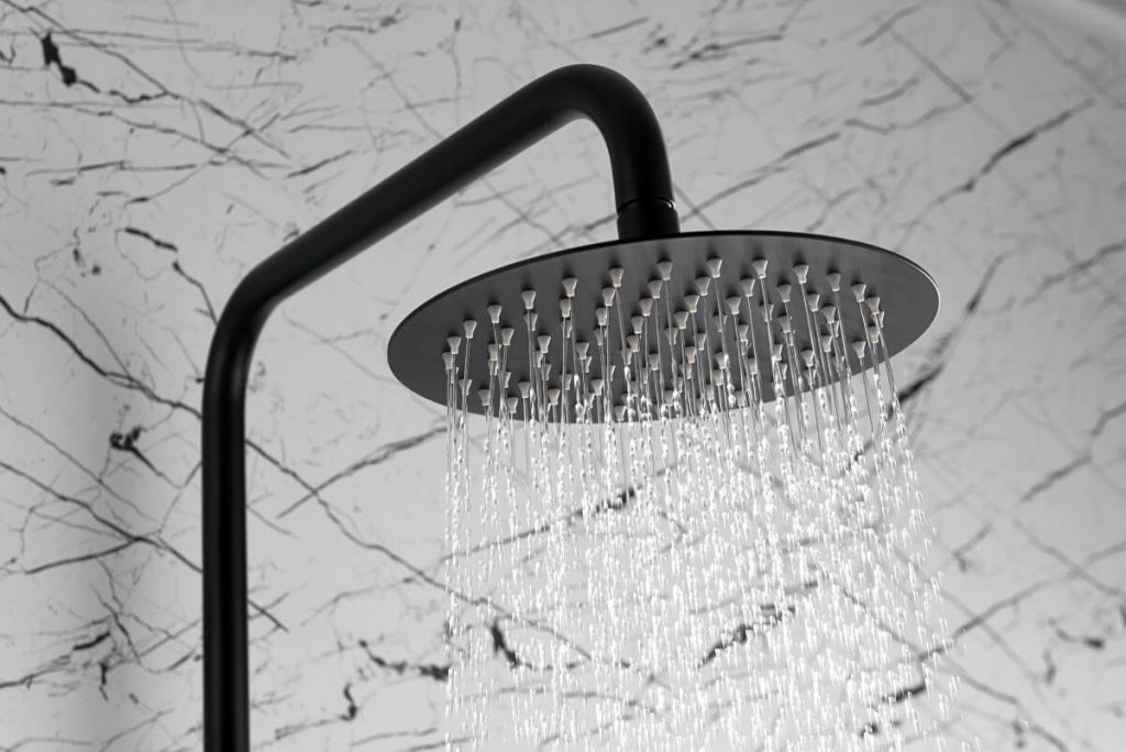 ¿Cuál es la altura ideal para la grifería de la ducha?